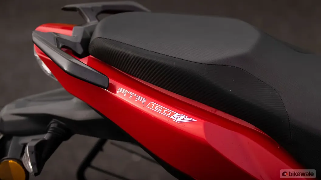 TVS Apache RTR 160 4V Seat Image – BikeWale
