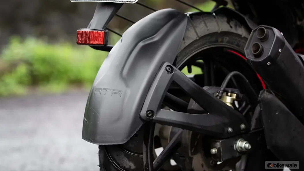 TVS Apache RTR 160 4V Rear Tyre Hugger Image – BikeWale