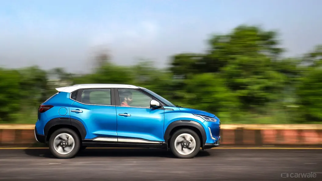 Magnite Right Side View Image, Magnite Photos in India - CarWale