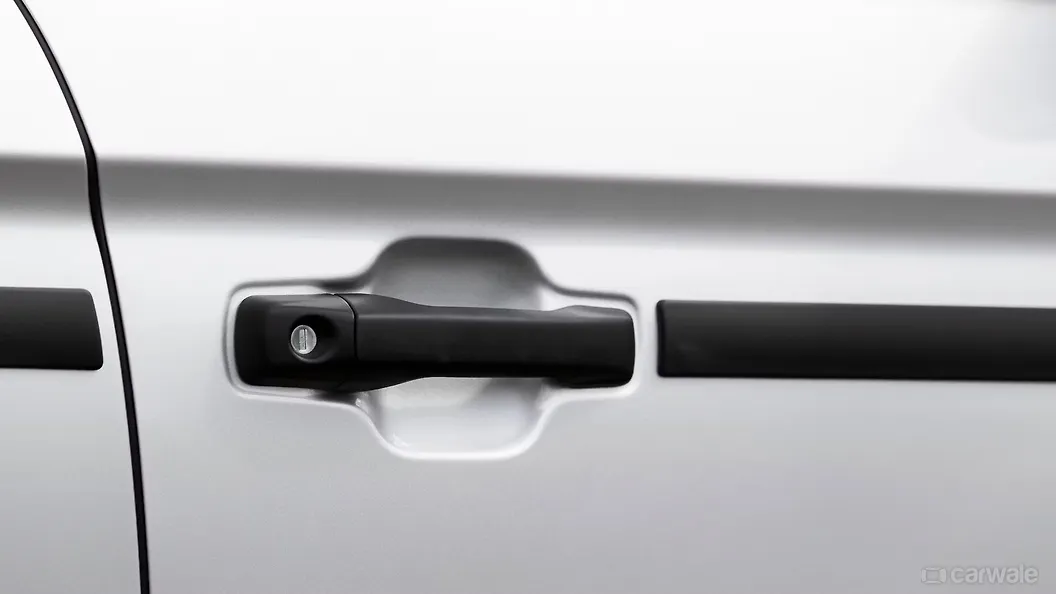 Bolero Neo Front Door Handle Image, Bolero Neo Photos in India - CarWale