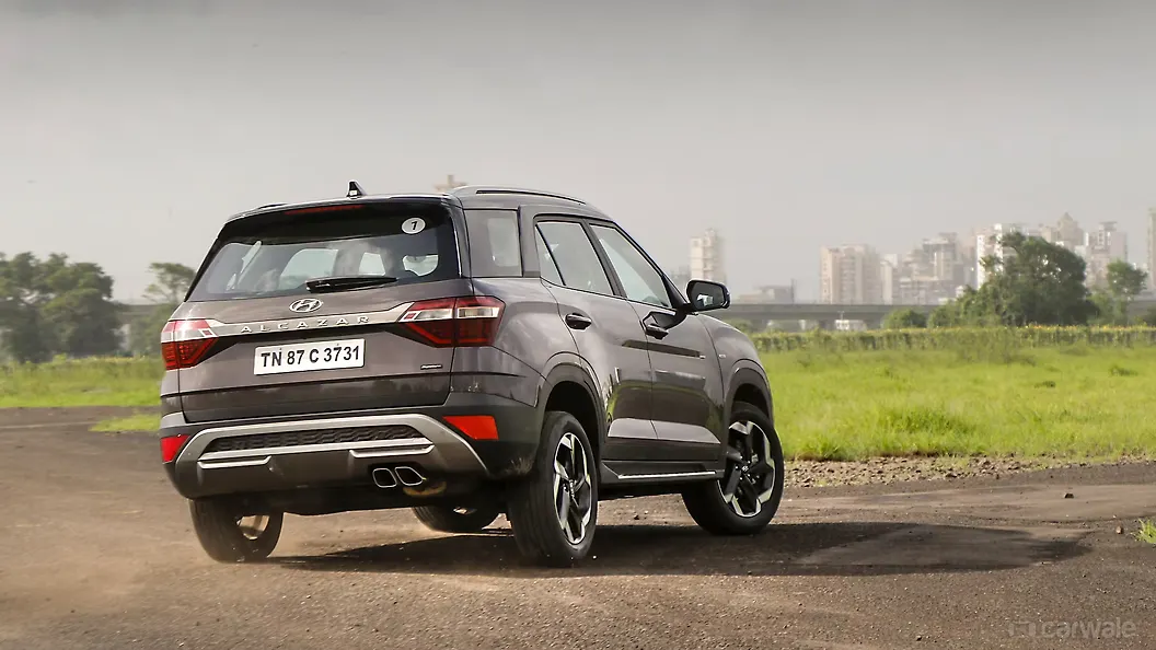 Alcazar Right Side View Image, Alcazar Photos in India - CarWale