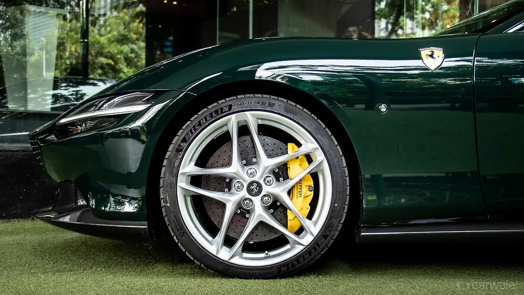 Roma Rear Windshield/Windscreen Image, Roma Photos in India - CarWale