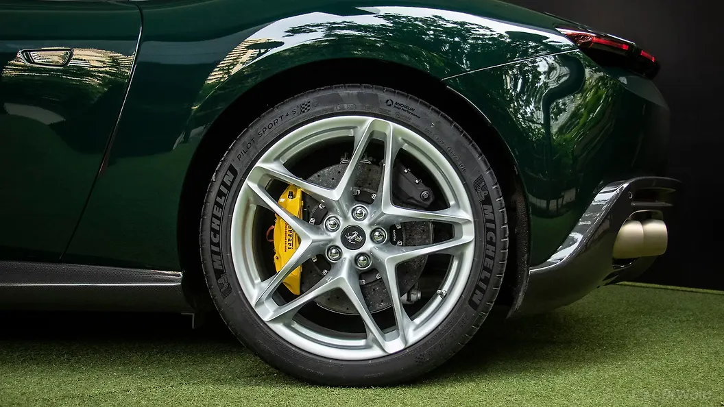 Roma Rear Fender Image, Roma Photos in India - CarWale