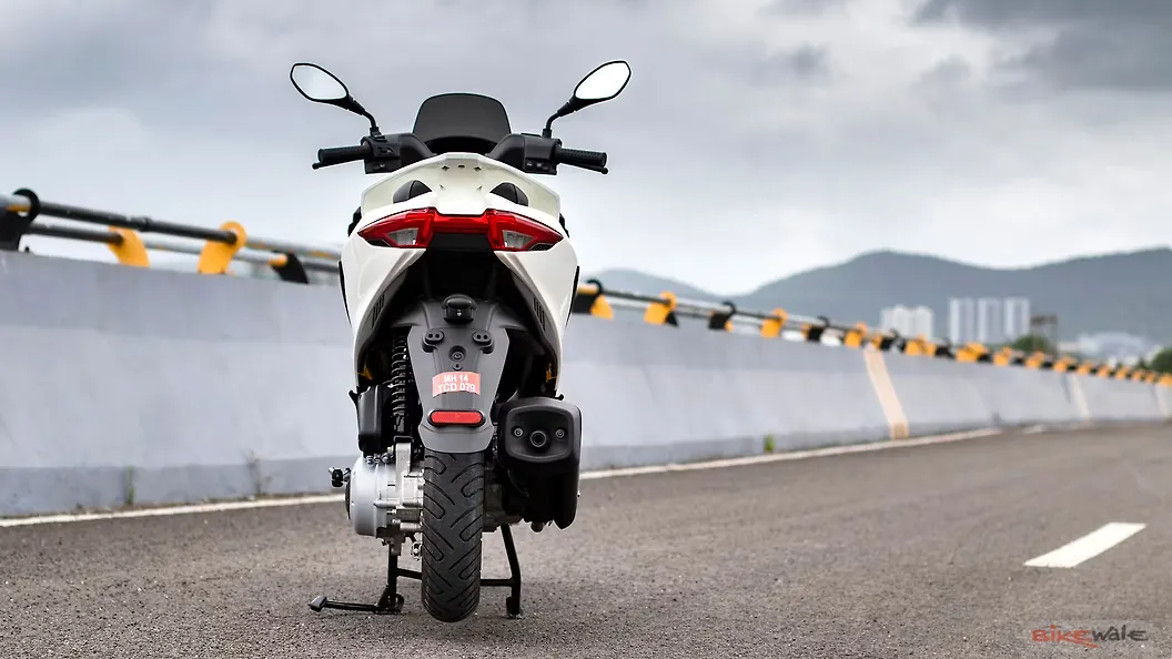 Aprilia SXR 125 Right Side View Image – BikeWale