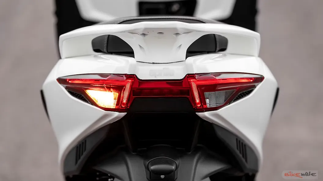 Aprilia SXR 125 Rear Turn Indicators Image – BikeWale