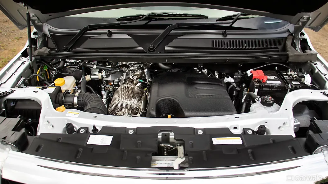 Bolero Neo Engine Shot Image, Bolero Neo Photos in India - CarWale