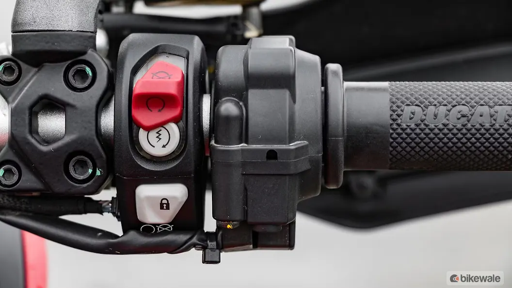 Ducati Multistrada 950 Turn Indicators Switch Image – BikeWale