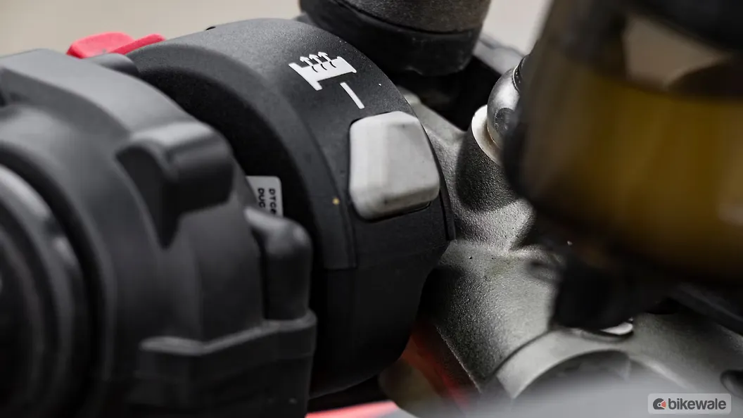 Ducati Multistrada 950 Heated Handlebar Grips Switch Image – BikeWale