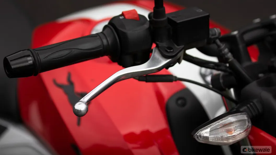 TVS Apache RTR 160 4V Gear Shift Lever Image – BikeWale