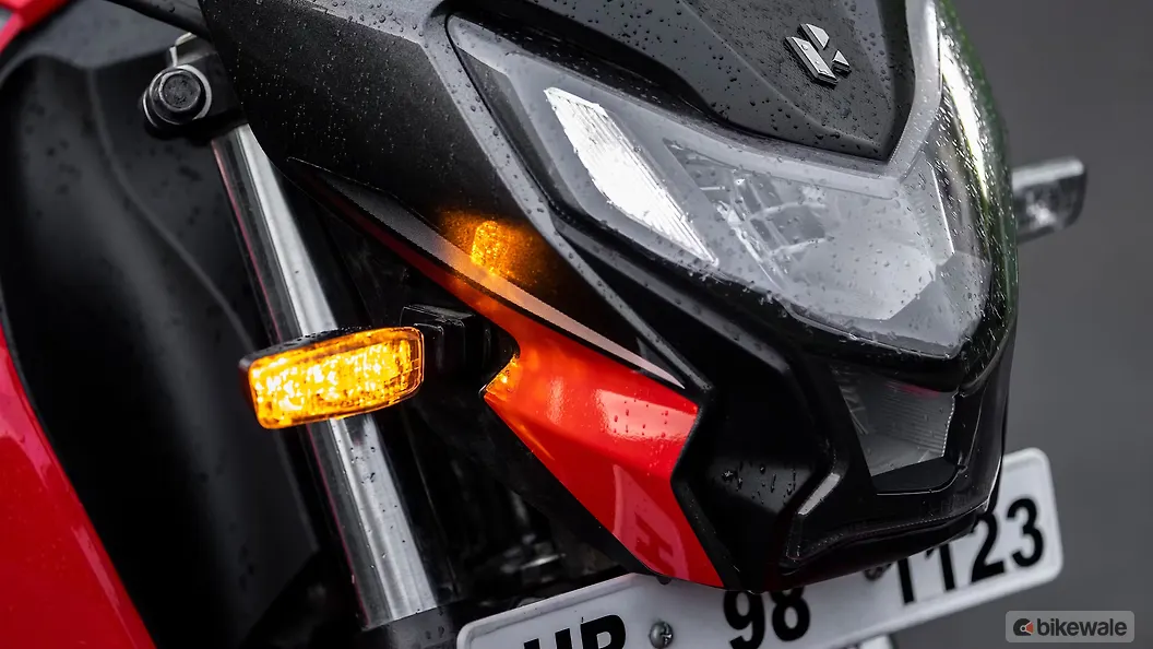 TVS Apache RTR 160 4V Front Turn Indicators Image – BikeWale
