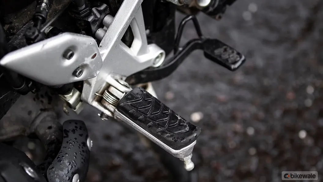 TVS Apache RTR 160 4V Footbrake Pedal Image – BikeWale