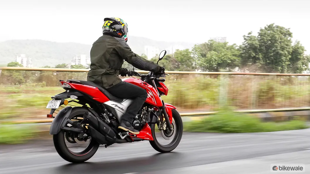 TVS Apache RTR 160 4V Right Rear Three Quarter Image – BikeWale
