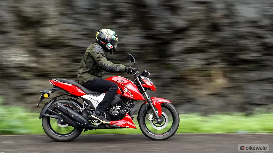 TVS Apache RTR 160 4V Right Side View Image – BikeWale