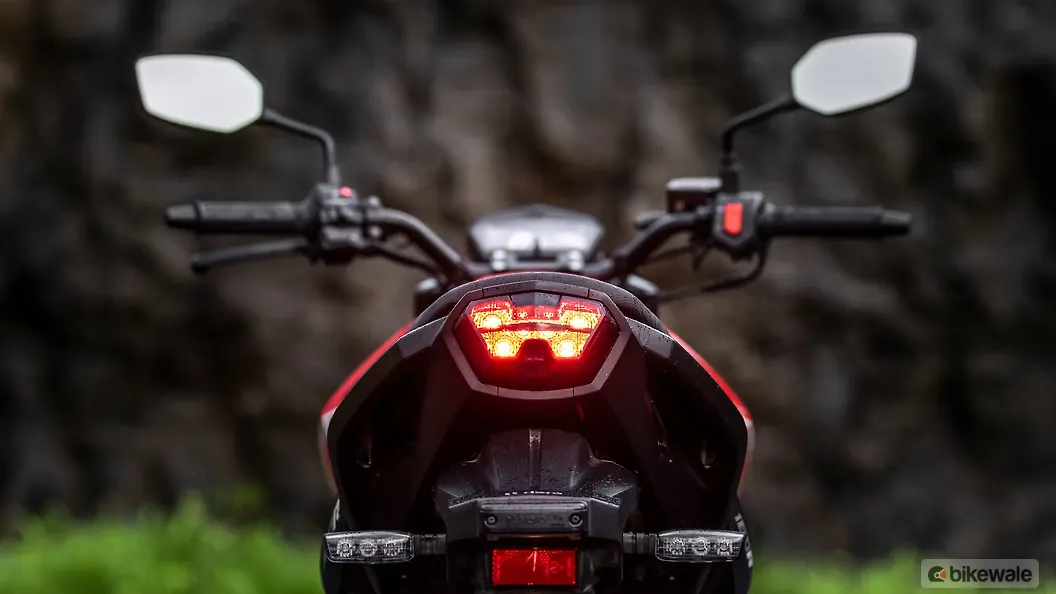 TVS Apache RTR 160 4V Tail Light Image – BikeWale