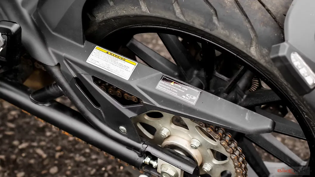 Benelli 502C Chain Cover Image – BikeWale