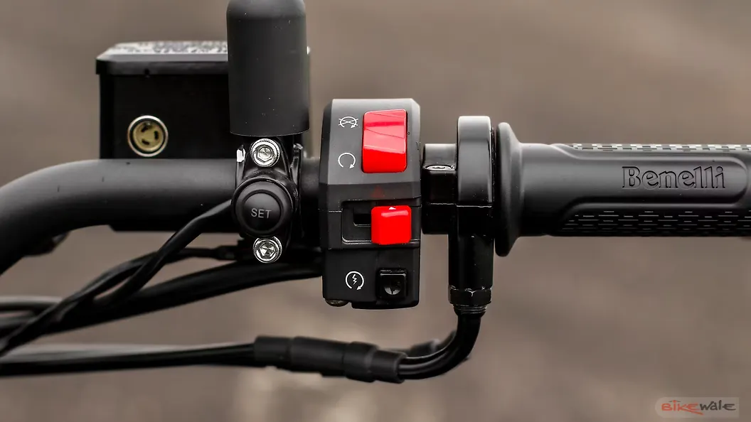Benelli 502C Emergency Off Switch/Kill Switch Image – BikeWale