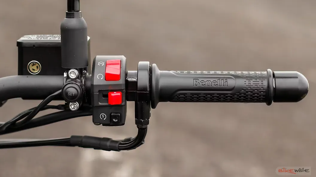 Benelli 502C Emergency Off Switch/Kill Switch Image – BikeWale