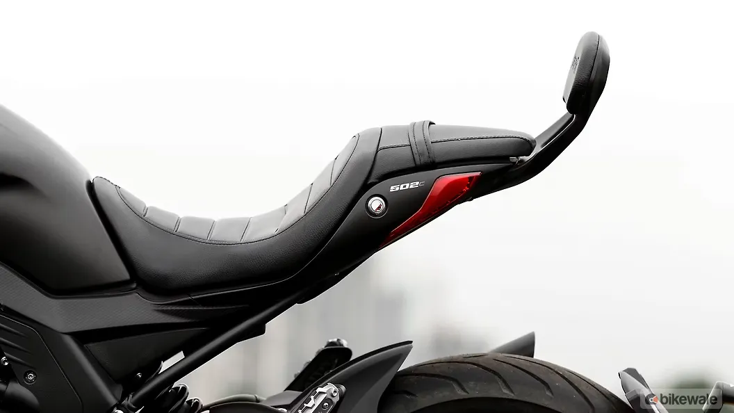 Benelli 502C Seat Image – BikeWale