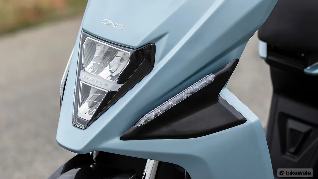 Simple Energy One Front Turn Indicators Image – BikeWale