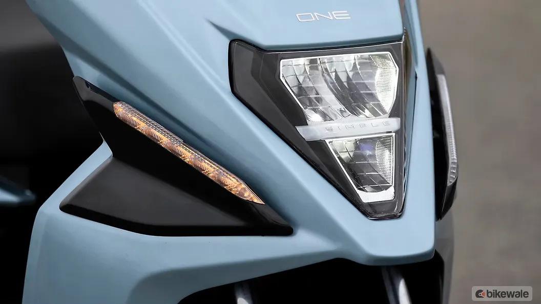 Simple Energy One Front Turn Indicators Image – BikeWale