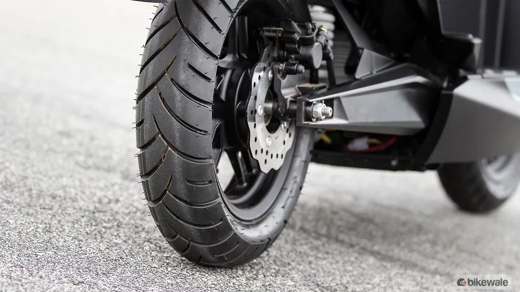 Simple Energy One Rear Tyre Image – BikeWale