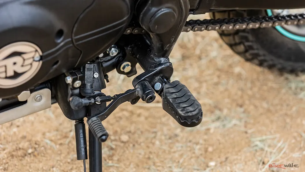 Royal Enfield Scram 411 Gear Lever Adjustment Image – BikeWale