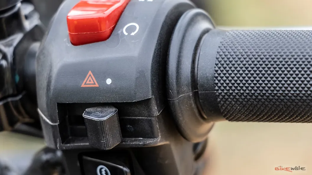 Royal Enfield Scram 411 Turn Indicators Switch Image – BikeWale