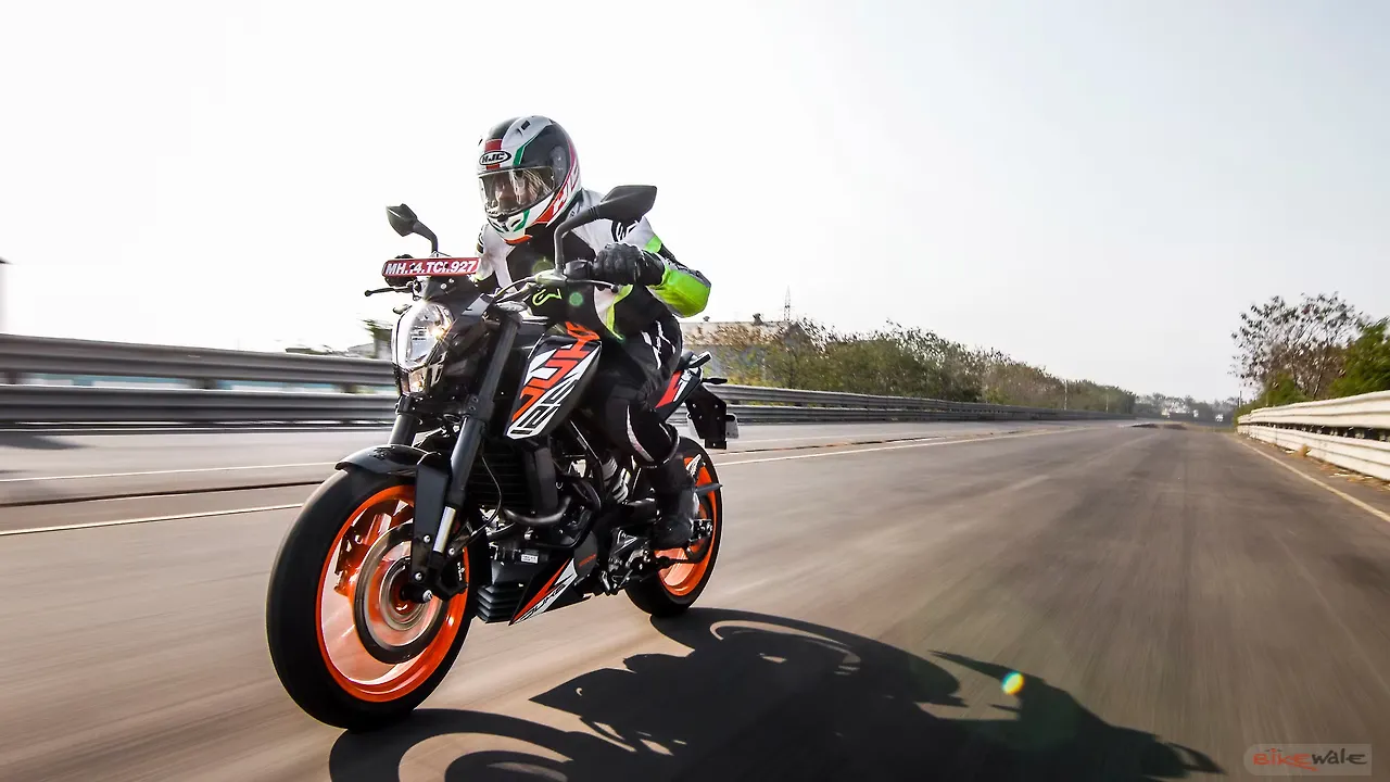KTM 125 Duke Track Ride Review - BikeWale
