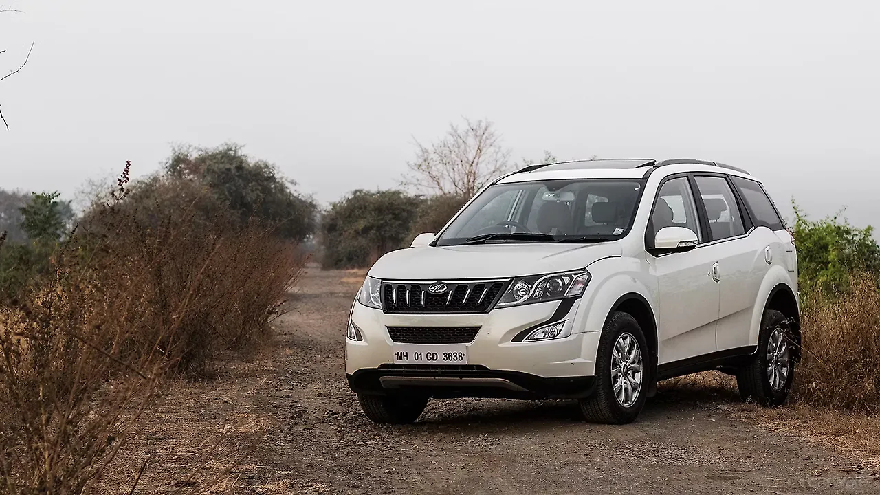 Mahindra XUV500 [2015-2018] Photo, Left Front Three Quarter Image - CarWale