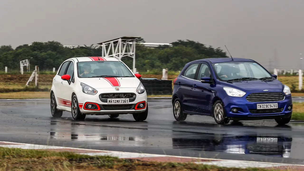 CarWale Track Day 2016 Ford Figo TDCi Vs Fiat Punto Abarth - CarWale