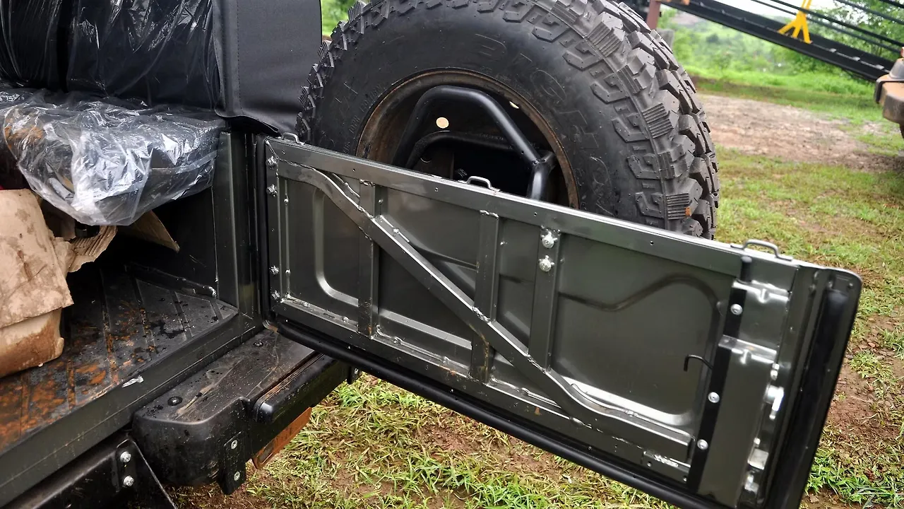 Mahindra Thar Photo, Boot Space Image - CarWale