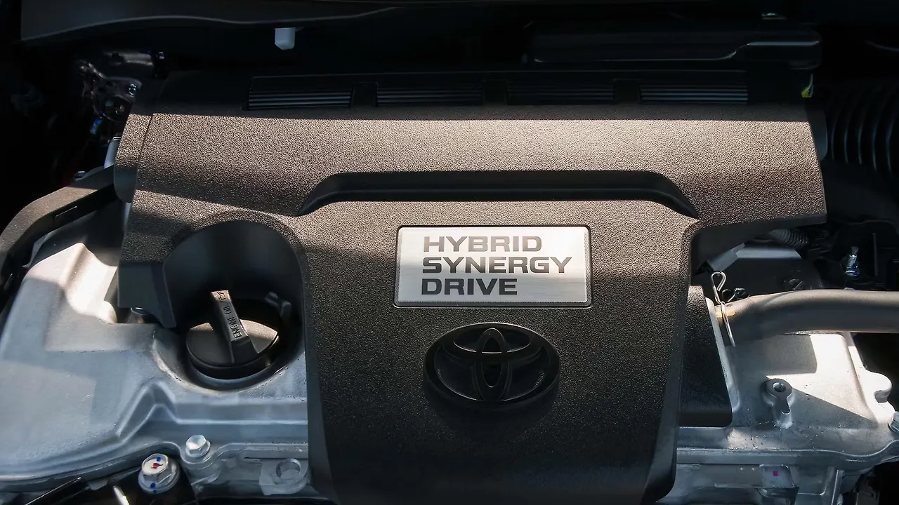 Toyota Camry Photo, Engine Bay Image - CarWale