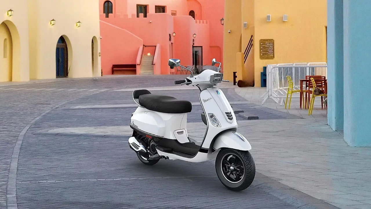 Vespa SXL 150 Pearl White + Matt Black Colour, All SXL 150 Colour ...