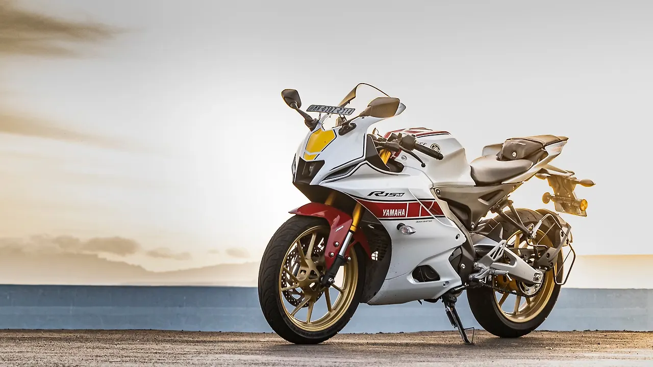 Yamaha R15 V4 Gear Shift Indicator Image - BikeWale