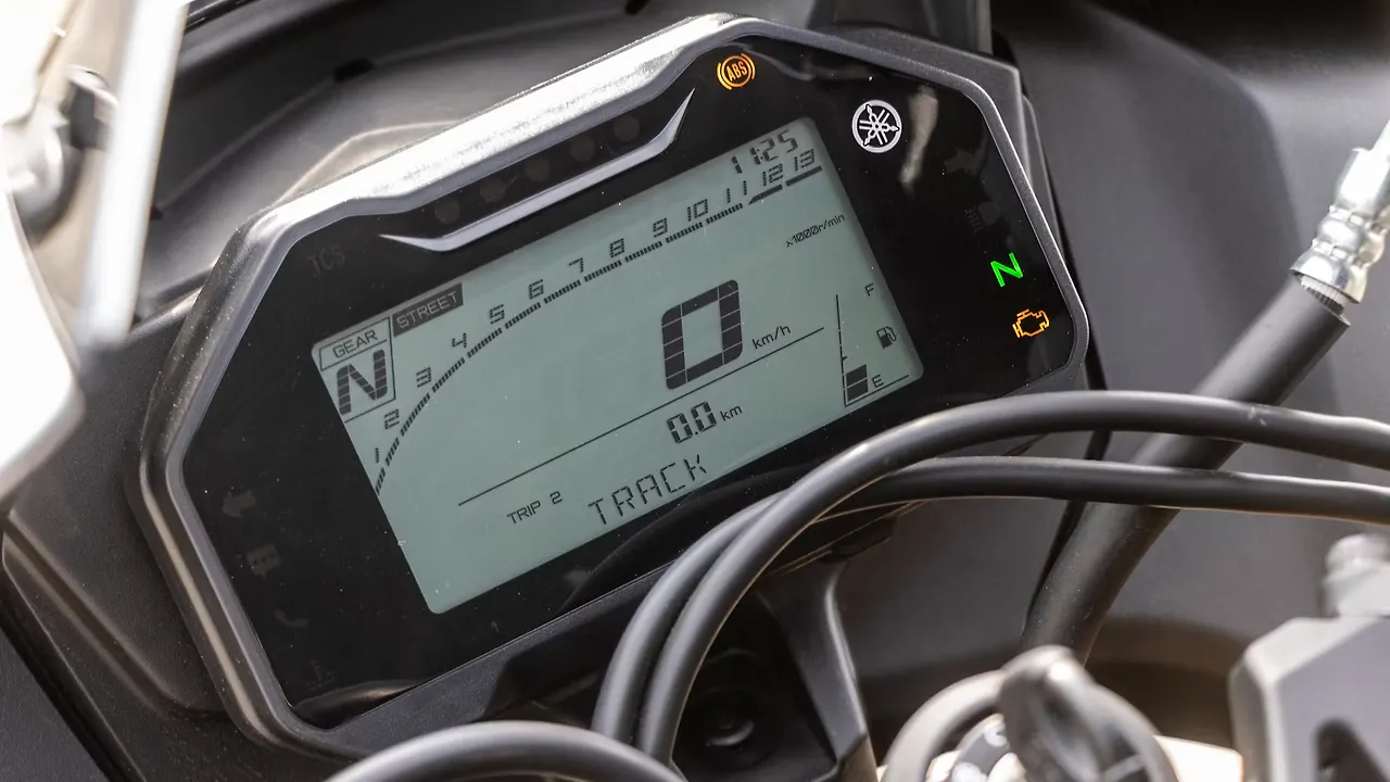 Yamaha R15 V4 Gear Shift Indicator Image - BikeWale