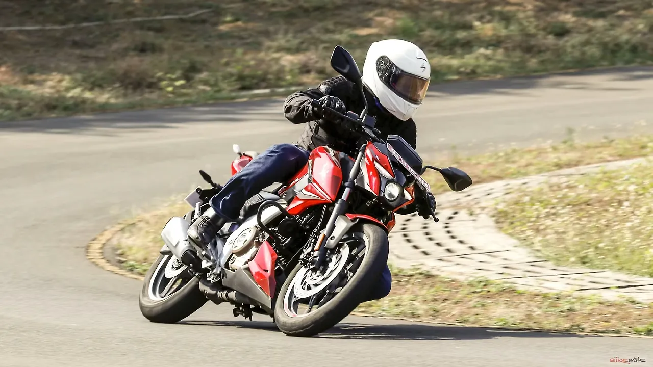 New Bajaj Pulsar N250 Review: Image Gallery - BikeWale