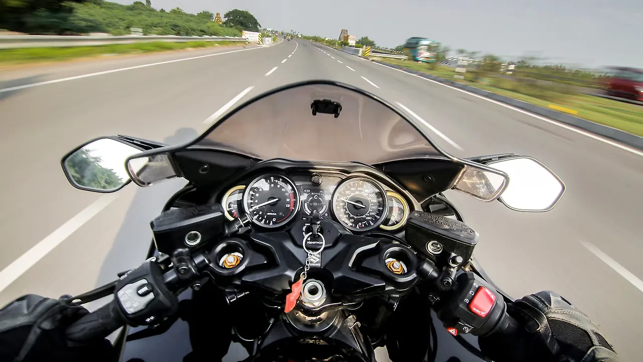 Suzuki Hayabusa 3000kms Touring Review - BikeWale