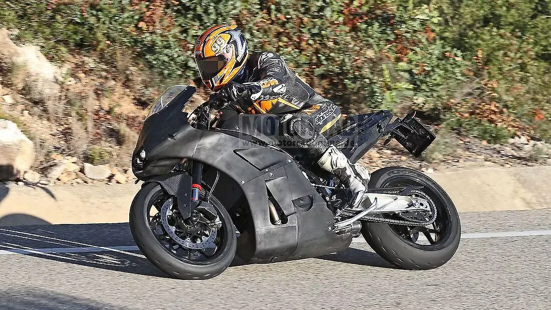 Upcoming KTM RC8 sportbike spied for first time - BikeWale