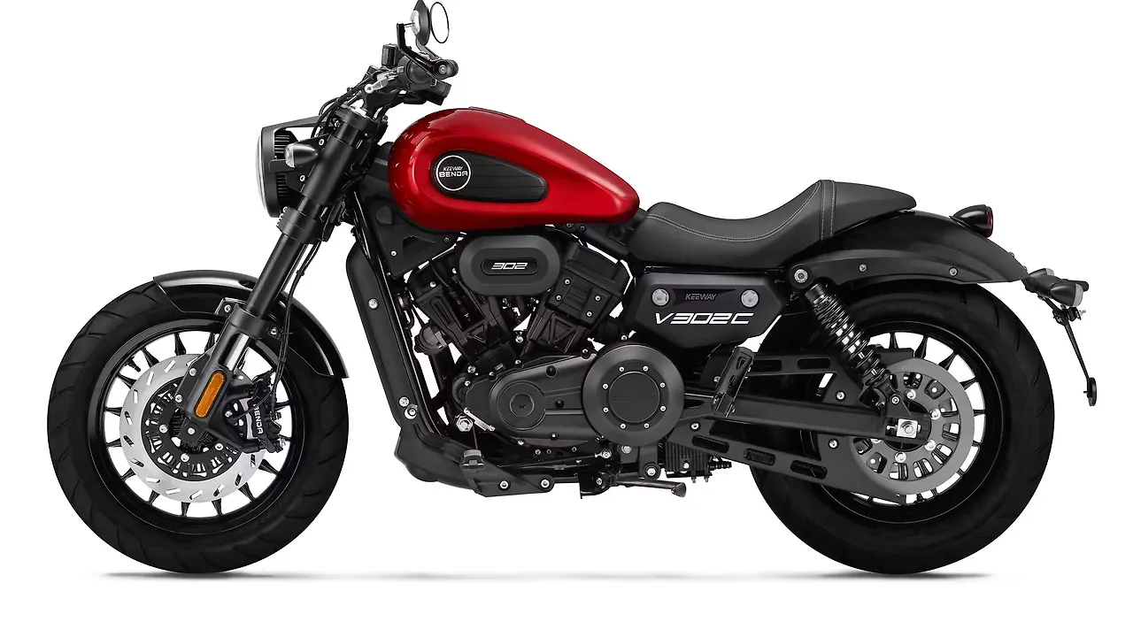 Keeway V302C V-twin bobber launched in India at Rs 3,89,000 - BikeWale