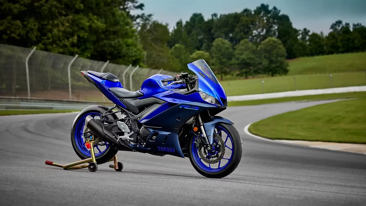 2023 Yamaha YZF R3: Image Gallery - BikeWale