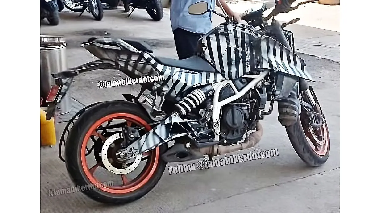 Upcoming KTM 390 Duke spotted again! - BikeWale