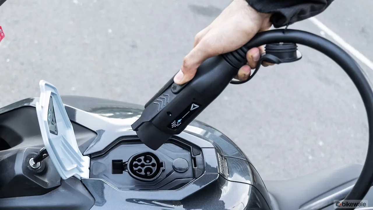 Ultraviolette F77 Recon: Road Test Review - BikeWale