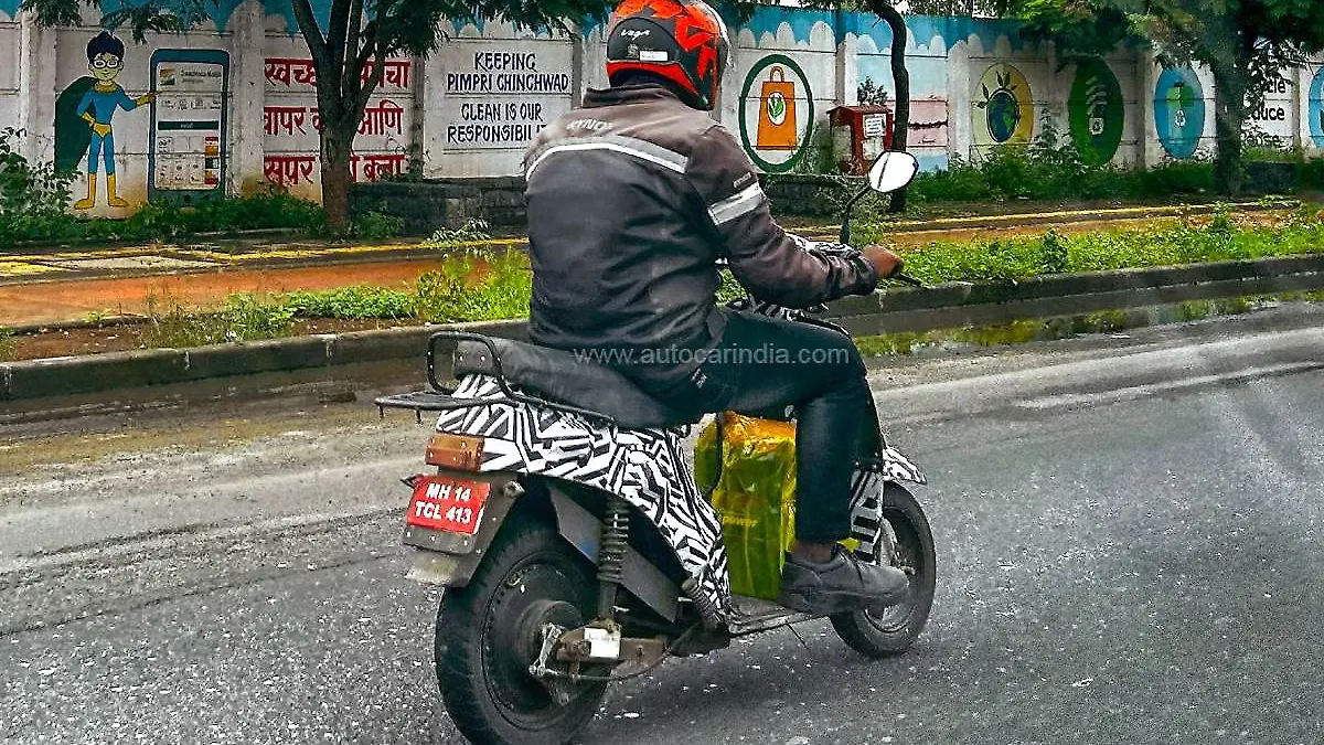 Bajaj Sunny electric scooter spotted testing - BikeWale