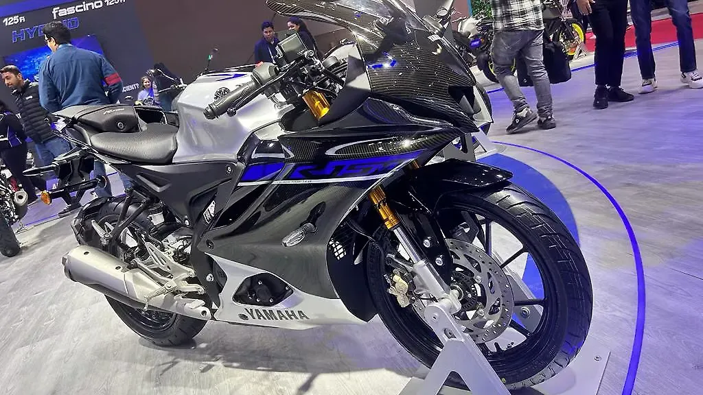 New Yamaha R15M Carbon Edition breaks cover in India - BikeWale