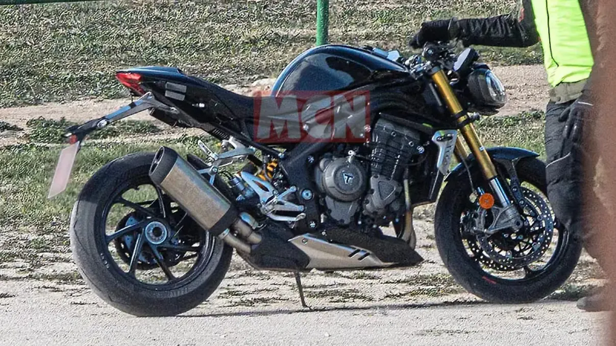 New Triumph Speed Triple 1200RS spotted testing; gets sportier - BikeWale