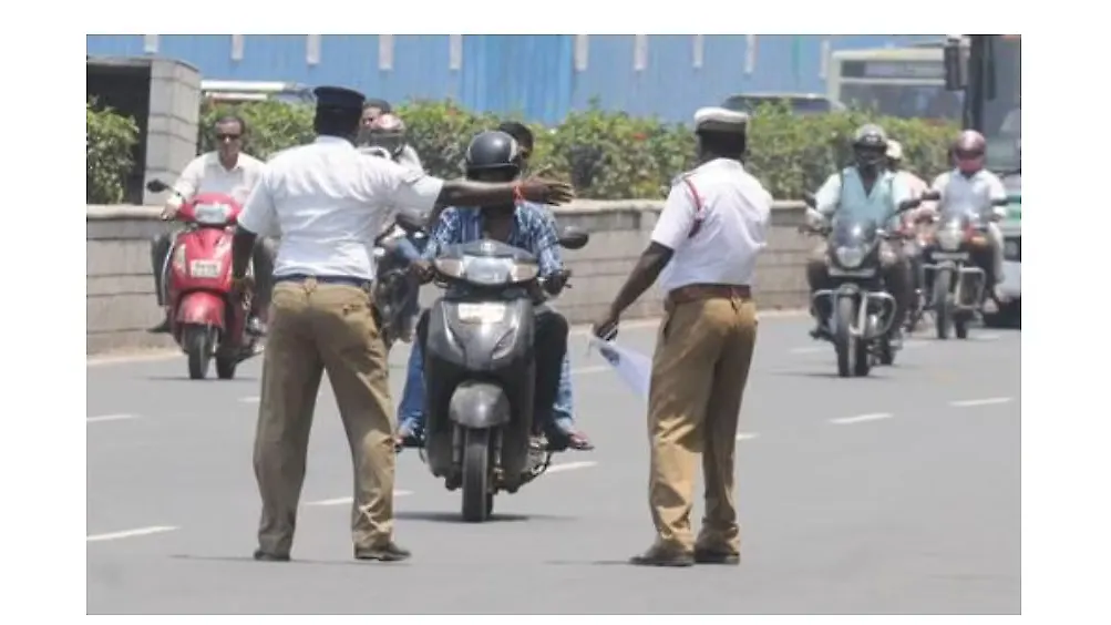 4 ways to produce driving license to traffic police - BikeWale