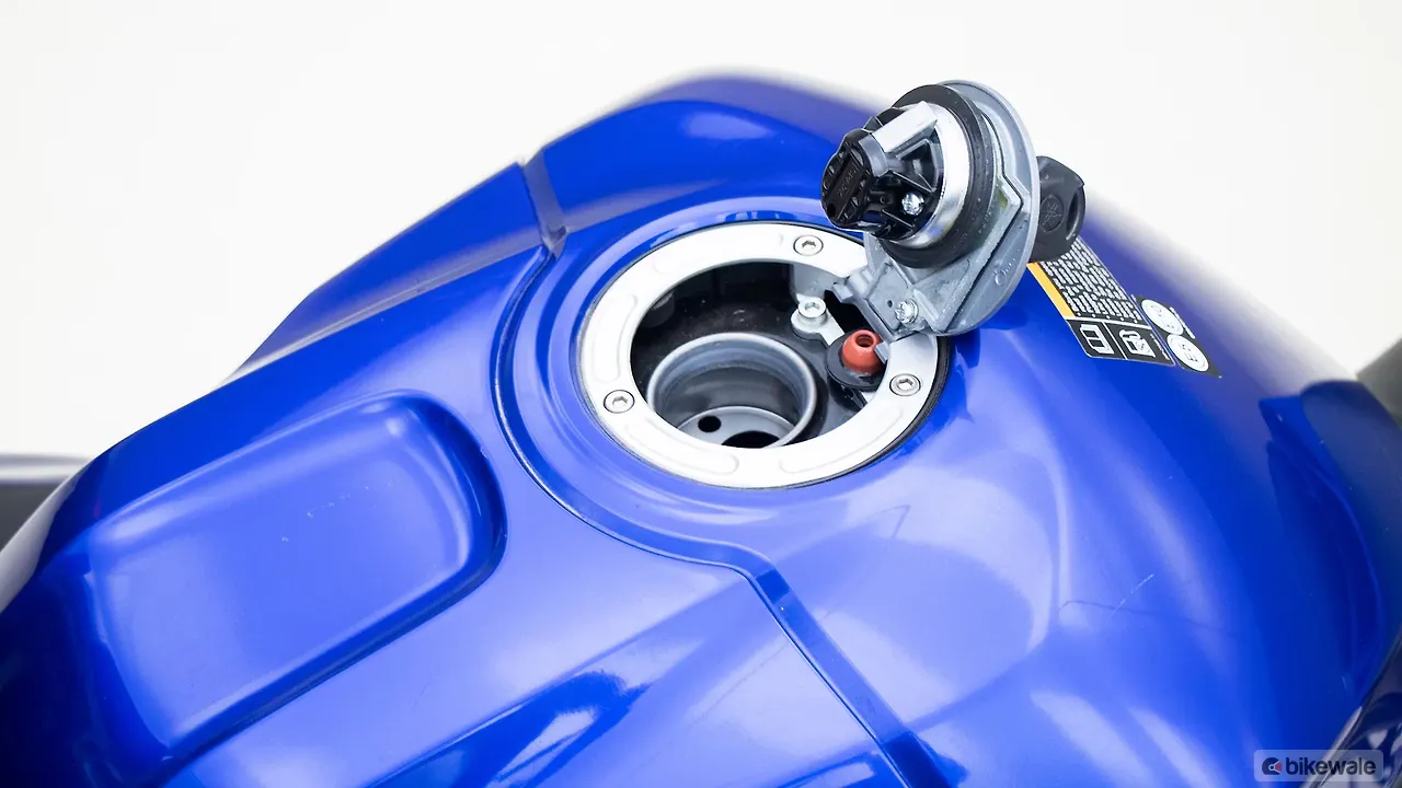 Yamaha R3 Price - Mileage, Images, Colours | BikeWale