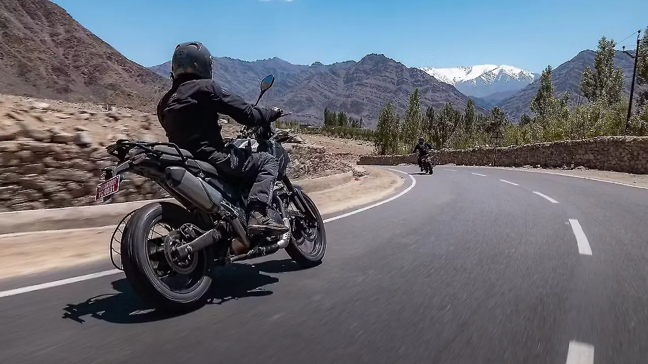 New Royal Enfield Himalayan 750 Likely to be Unveiled at 2025 EICMA ...