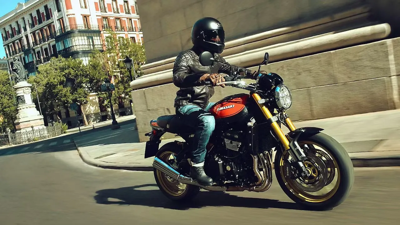 2026 Kawasaki Z900RS Gets IMU and Cruise Control - BikeWale