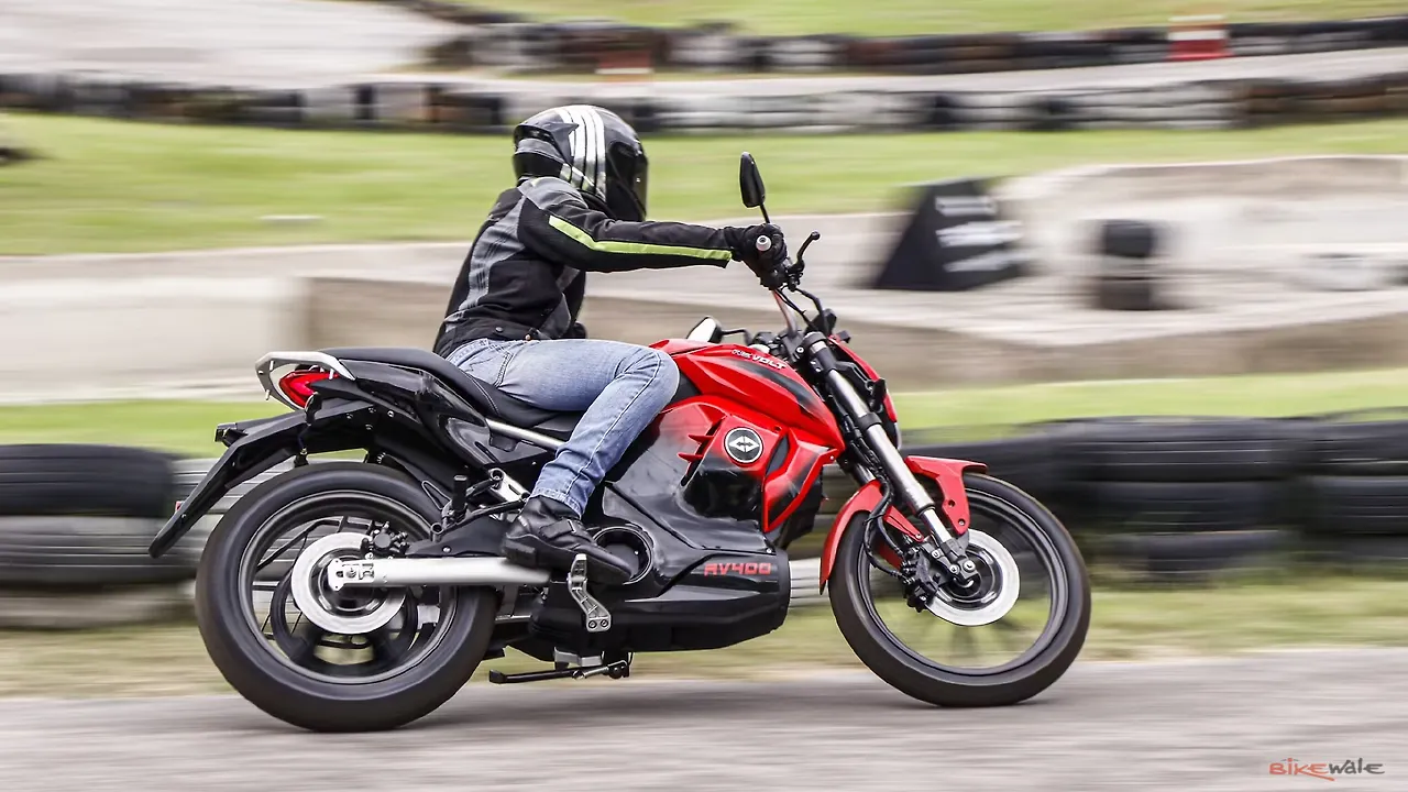 रीवोल्ट RV400 की डिलिवरीज़ पुणे में शुरू - BikeWale